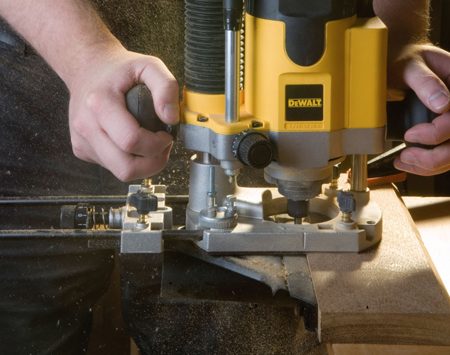 DEWALT Oberfräse DW621 - Präzision & Effizienz