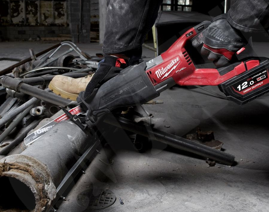 MILWAUKEE Akku-Säbelsäge M18FSX-0C - Kraftvoll & Vielseitig
